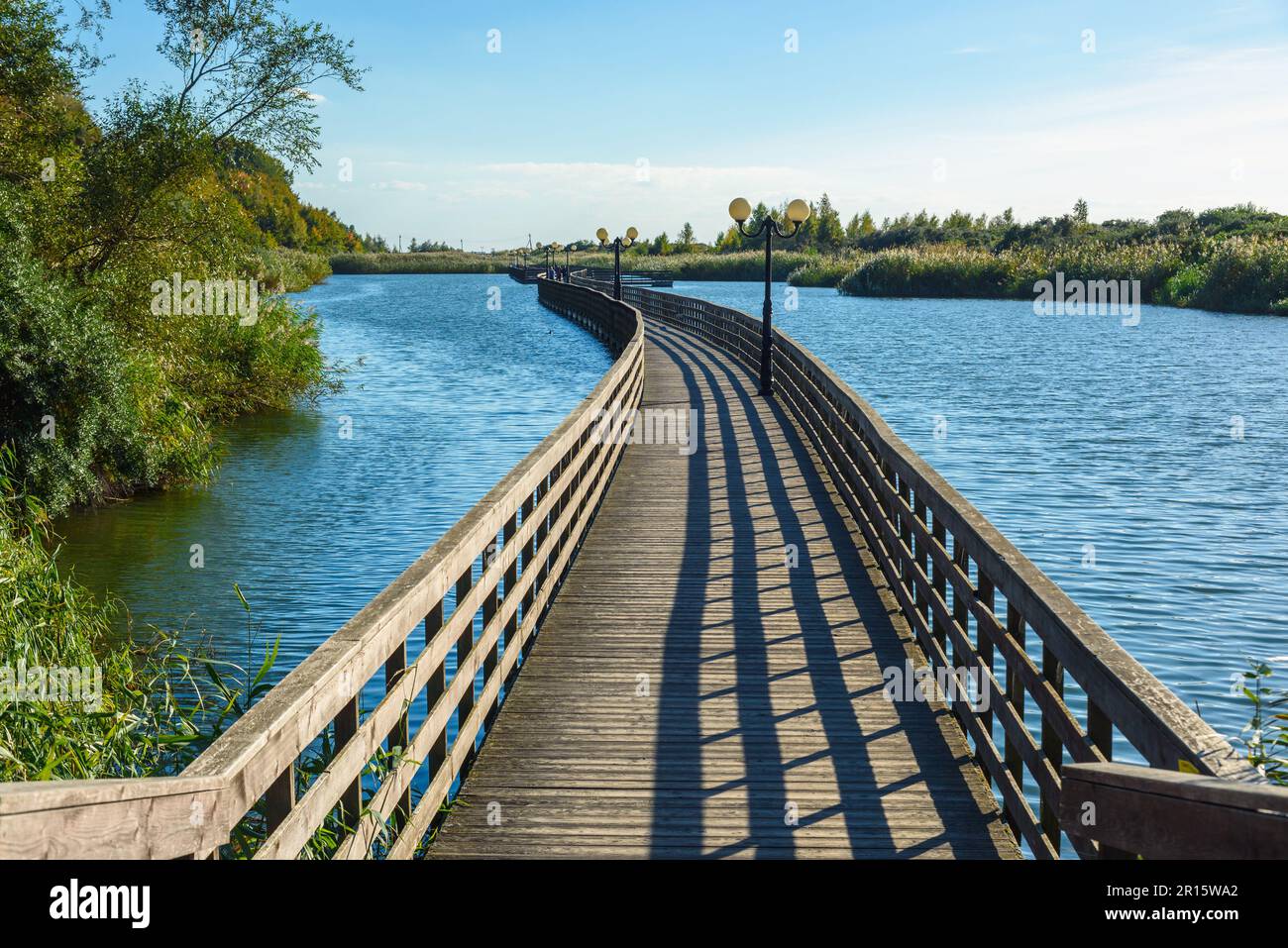 Wooden long promenade along the Baltic Sea coast. Yantarny. Kaliningrad ...