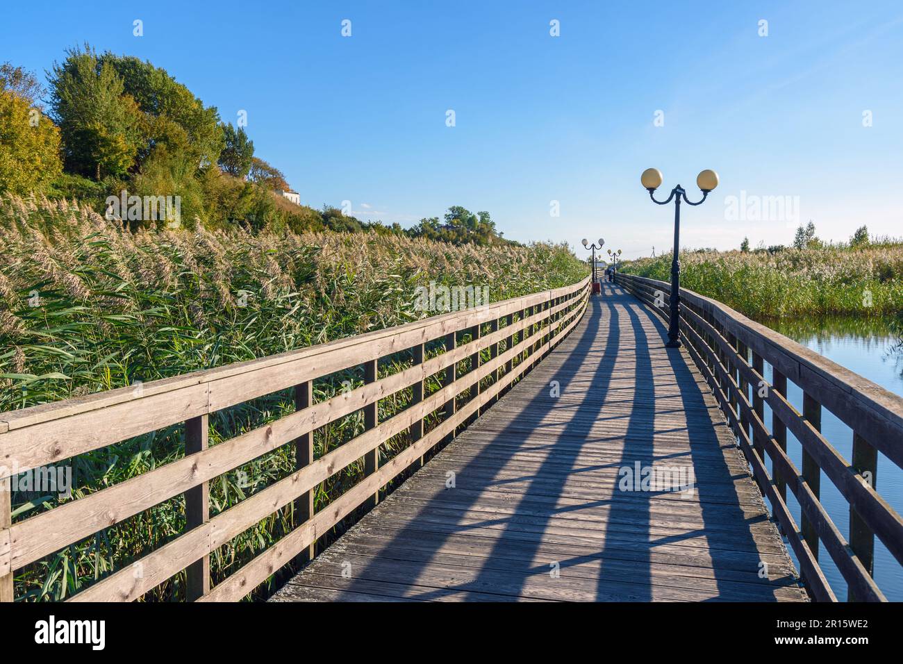 Wooden long promenade along the Baltic Sea coast. Yantarny. Kaliningrad ...