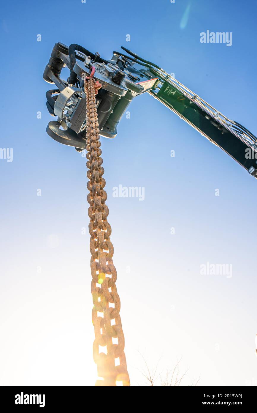 Construction chain hi-res stock photography and images - Alamy