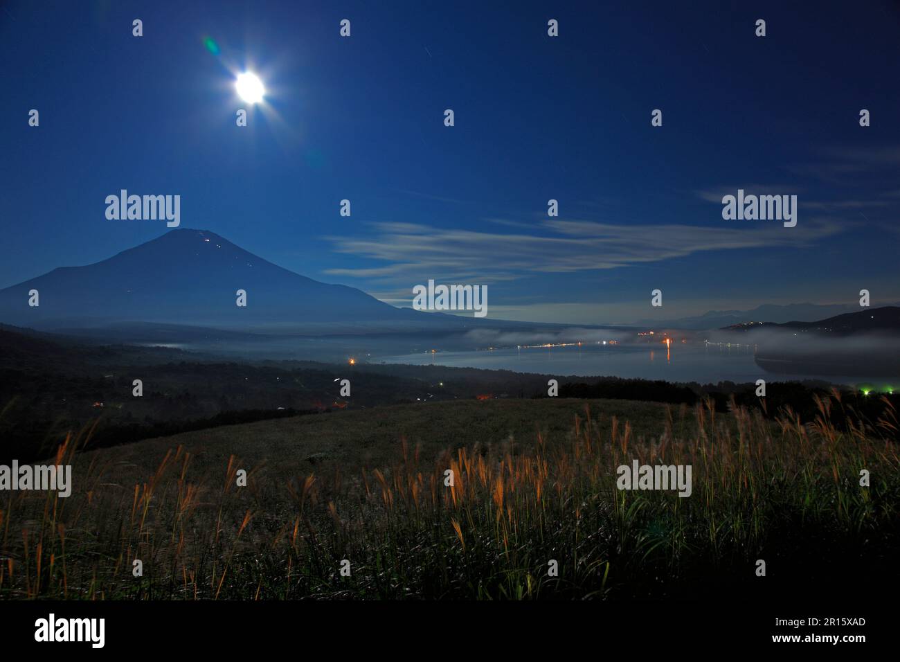 Full moon and mount fuji hi-res stock photography and images - Alamy