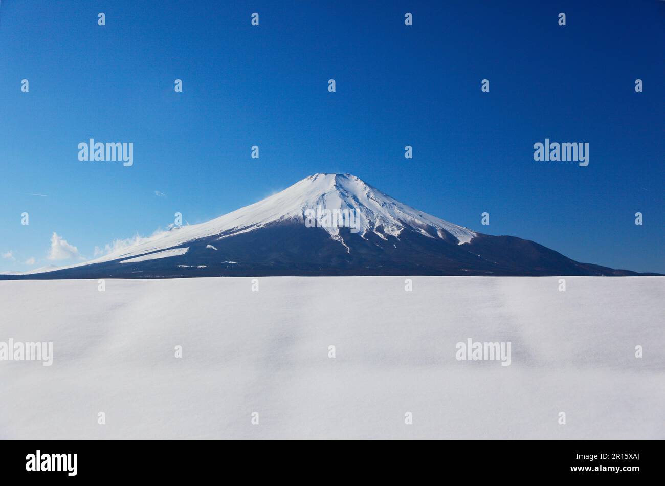 Mount Fuji in winter Stock Photo - Alamy