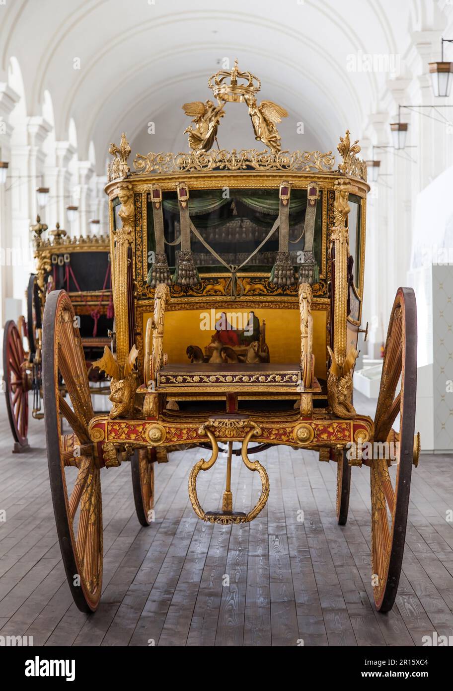 Italy. Old coach on luxury palace background Stock Photo - Alamy