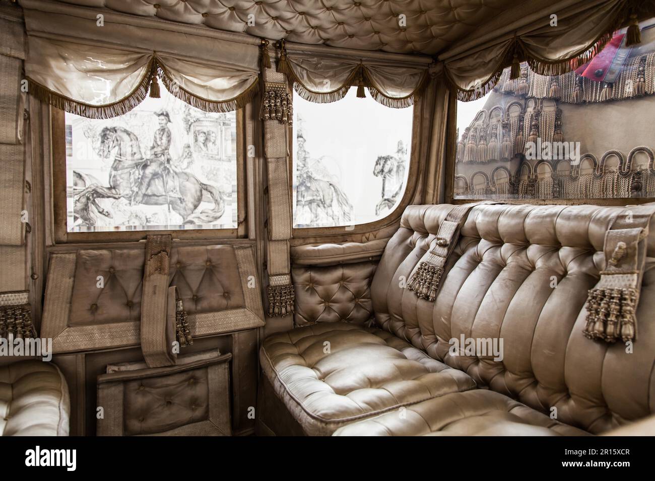 Italy. Old coach on luxury palace background Stock Photo - Alamy