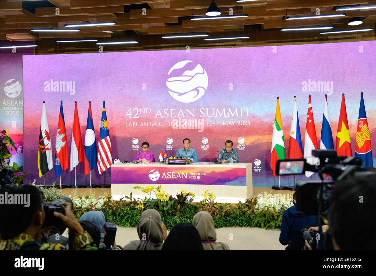 LABUAN BAJO, May 12, 2023 (Xinhua) -- Indonesian President Joko Widodo ...