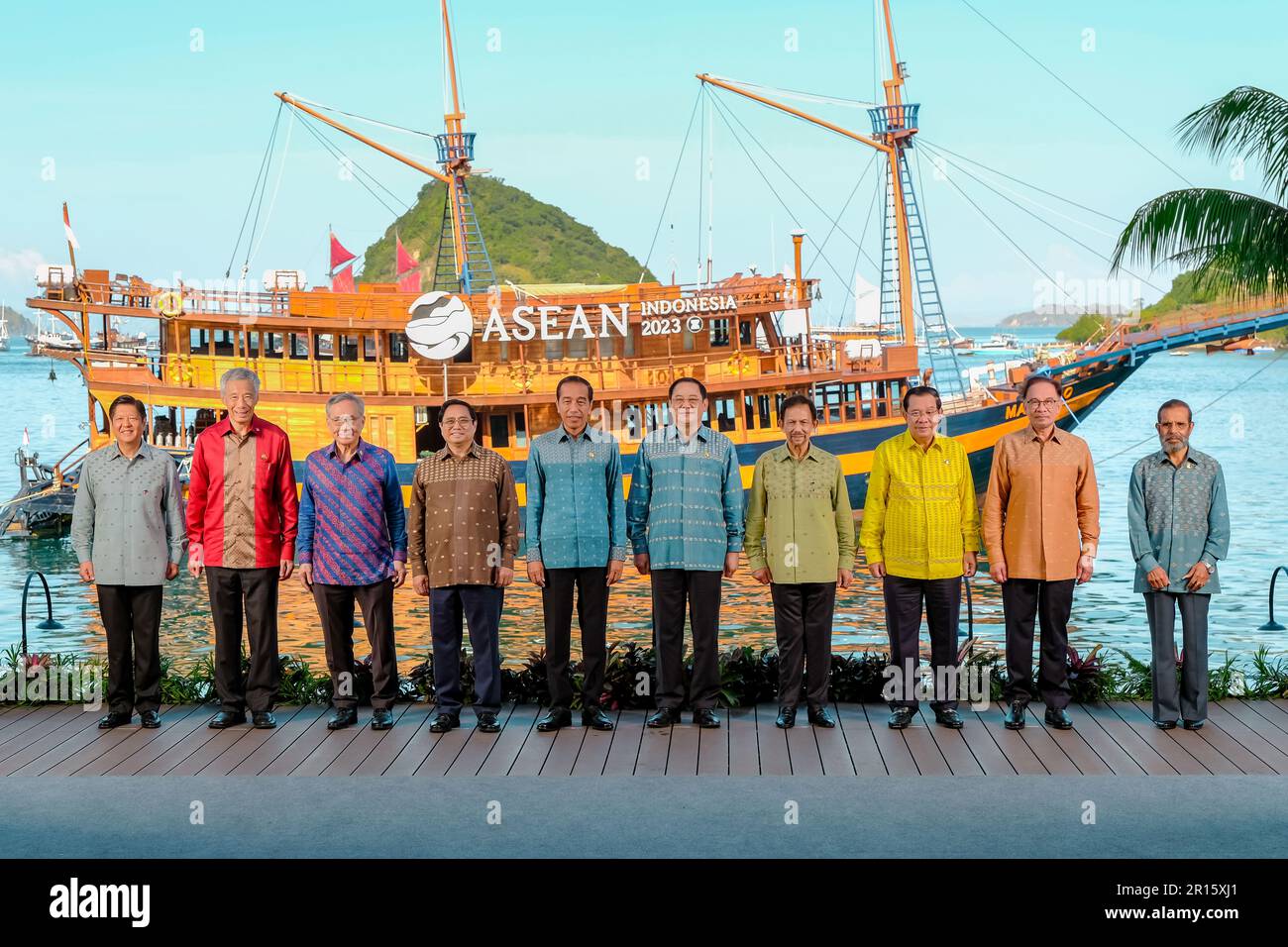 LABUAN BAJO, May 12, 2023 (Xinhua) -- Leaders attending the 42nd ...