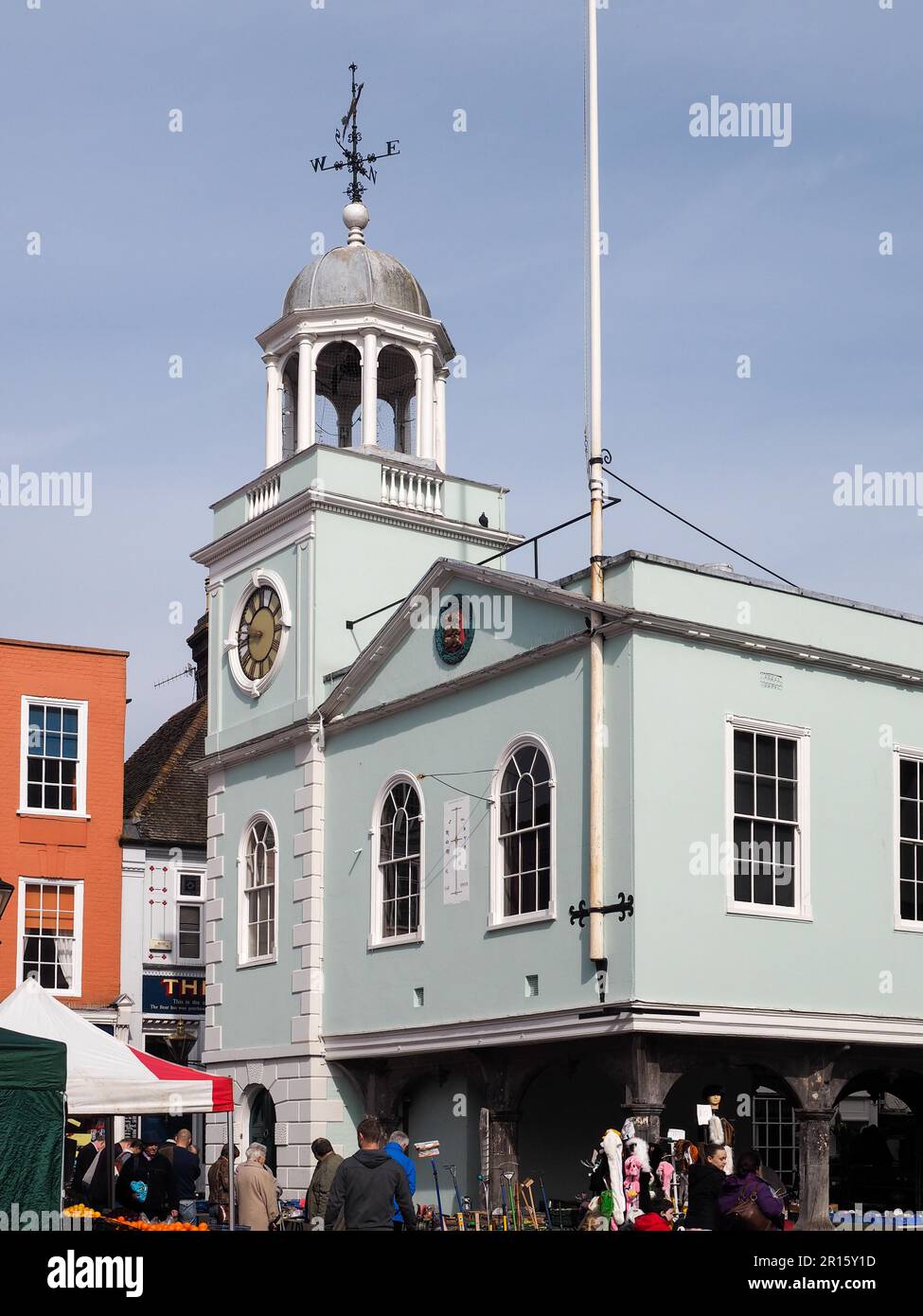 FAVERSHAM, KENT/UK - MARCH 29 : View of street market and Town Hall in ...
