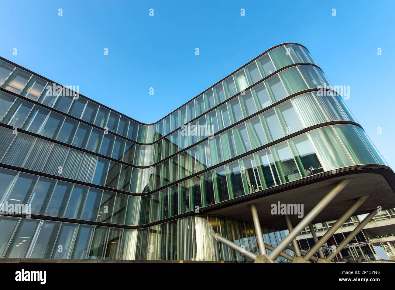 Green glass facade of a modern office building Stock Photo - Alamy