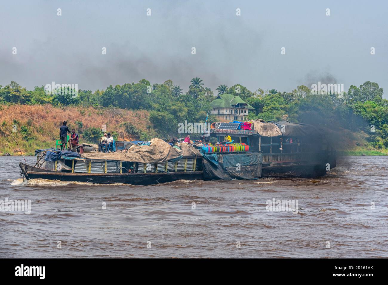 Africa boat overloaded hi-res stock photography and images - Alamy