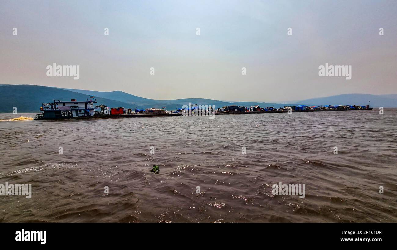 Africa boat overloaded hi-res stock photography and images - Alamy