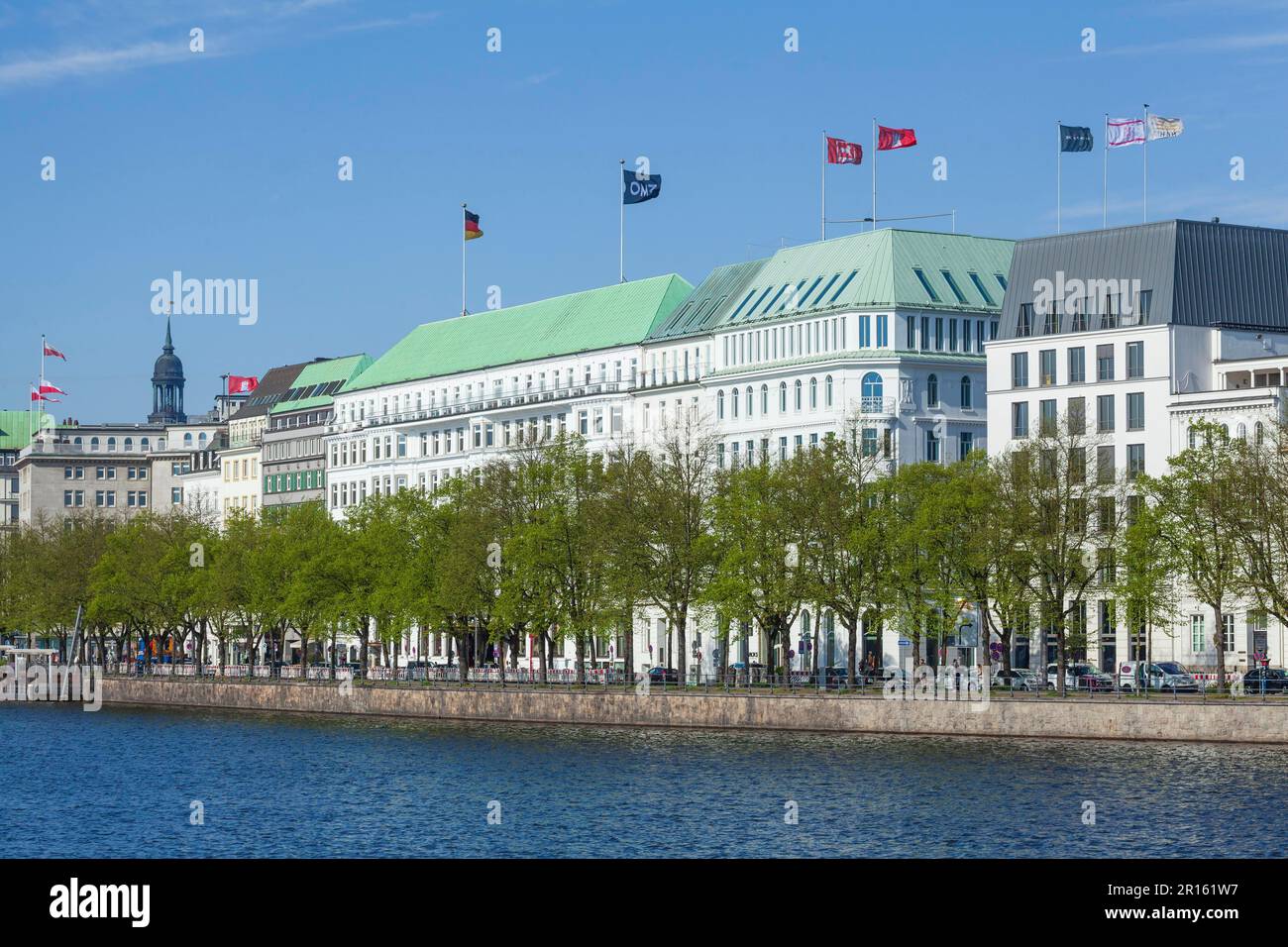 Inner Alster Lake with Fairmont Hotel Vier Jahreszeiten, Hamburg ...
