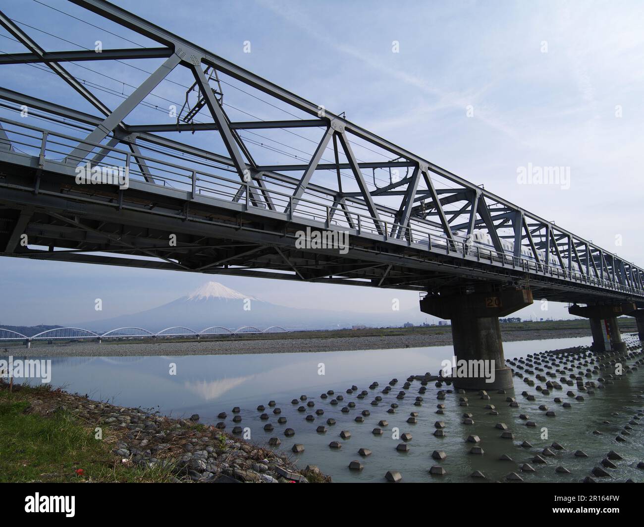 Mount Fuji, Shinkansen and Fujikawa river Stock Photo - Alamy