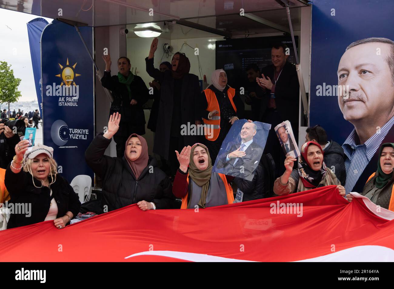 Istanbul, Turkey. 11th May, 2023. Supporters of the Turkish President ...