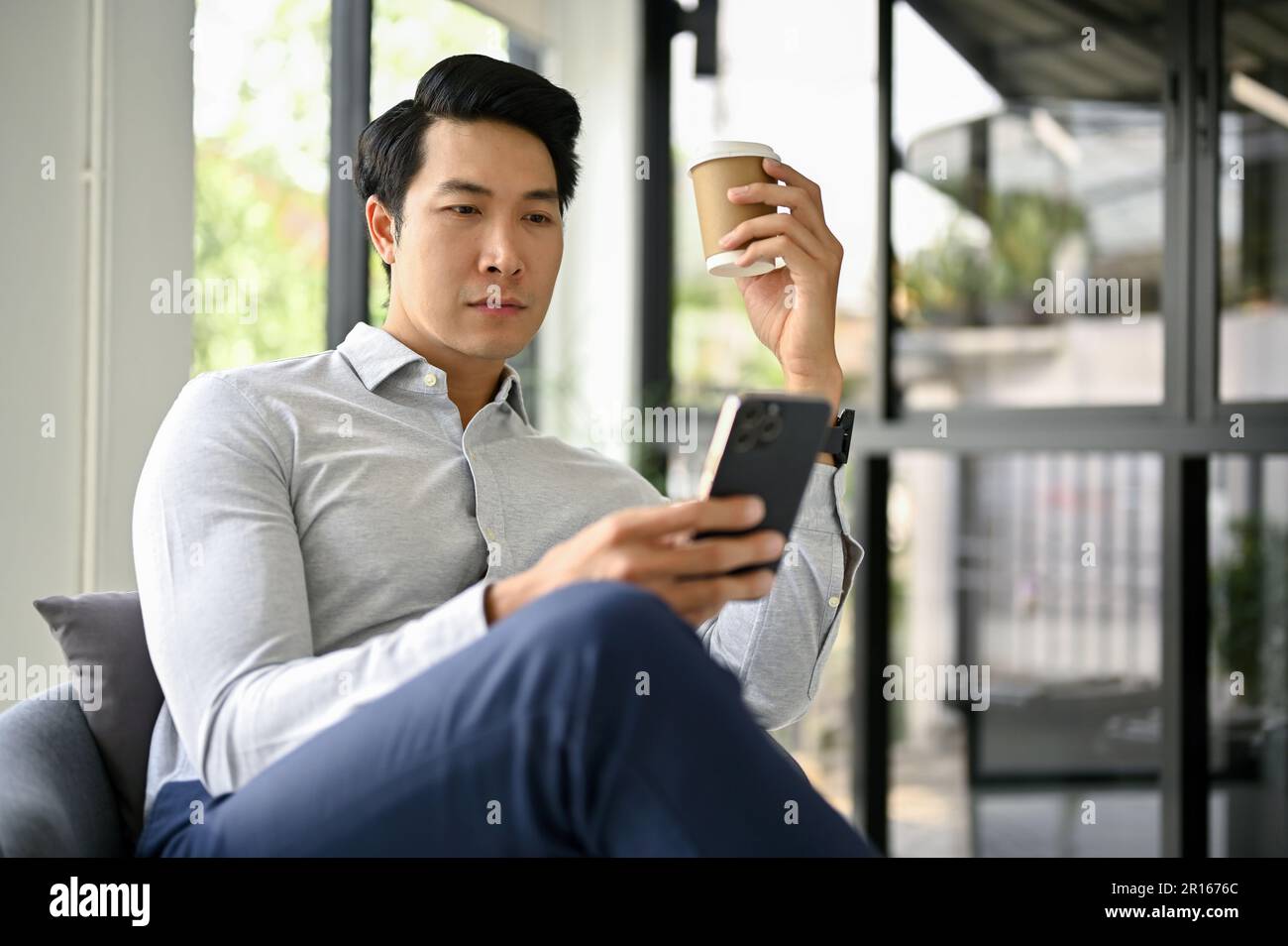 Business emails hi-res stock photography and images - Alamy