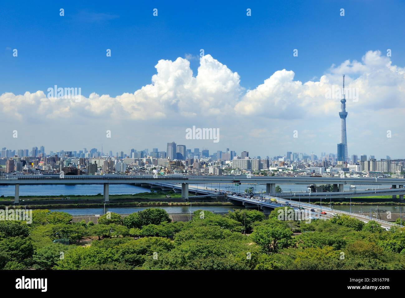 Tokyo skytree tower arakawa river hi-res stock photography and images ...