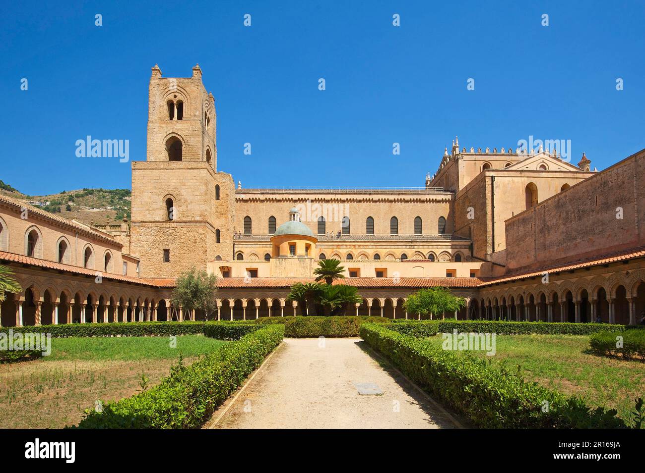 Twin pair columns in the cloister, Monreale Cathedral, Caldura Beach ...