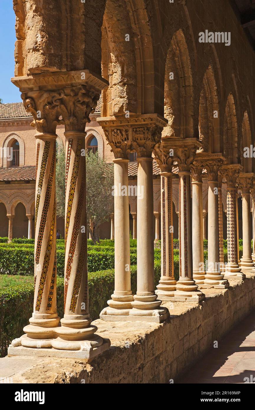 Ornate twin pair columns in the cloister, Monreale Cathedral, Caldura ...