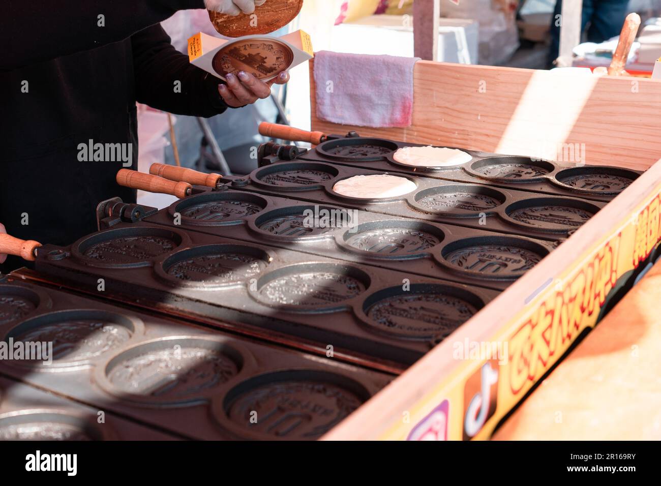 TOKYO, JAPAN - APRIL 9, 2023: Vender selling 10Yen coin shape pancake ...