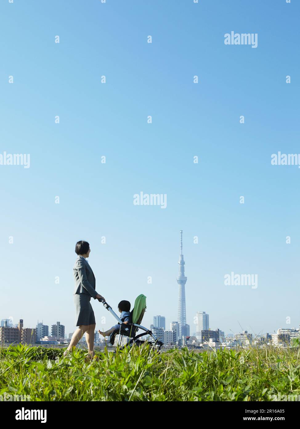 Baby stroller tokyo hi-res stock photography and images - Alamy