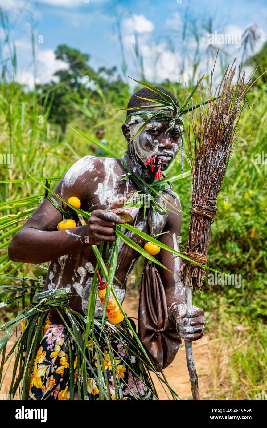 Pygmy warrior, Kisangani, Congo Stock Photo - Alamy