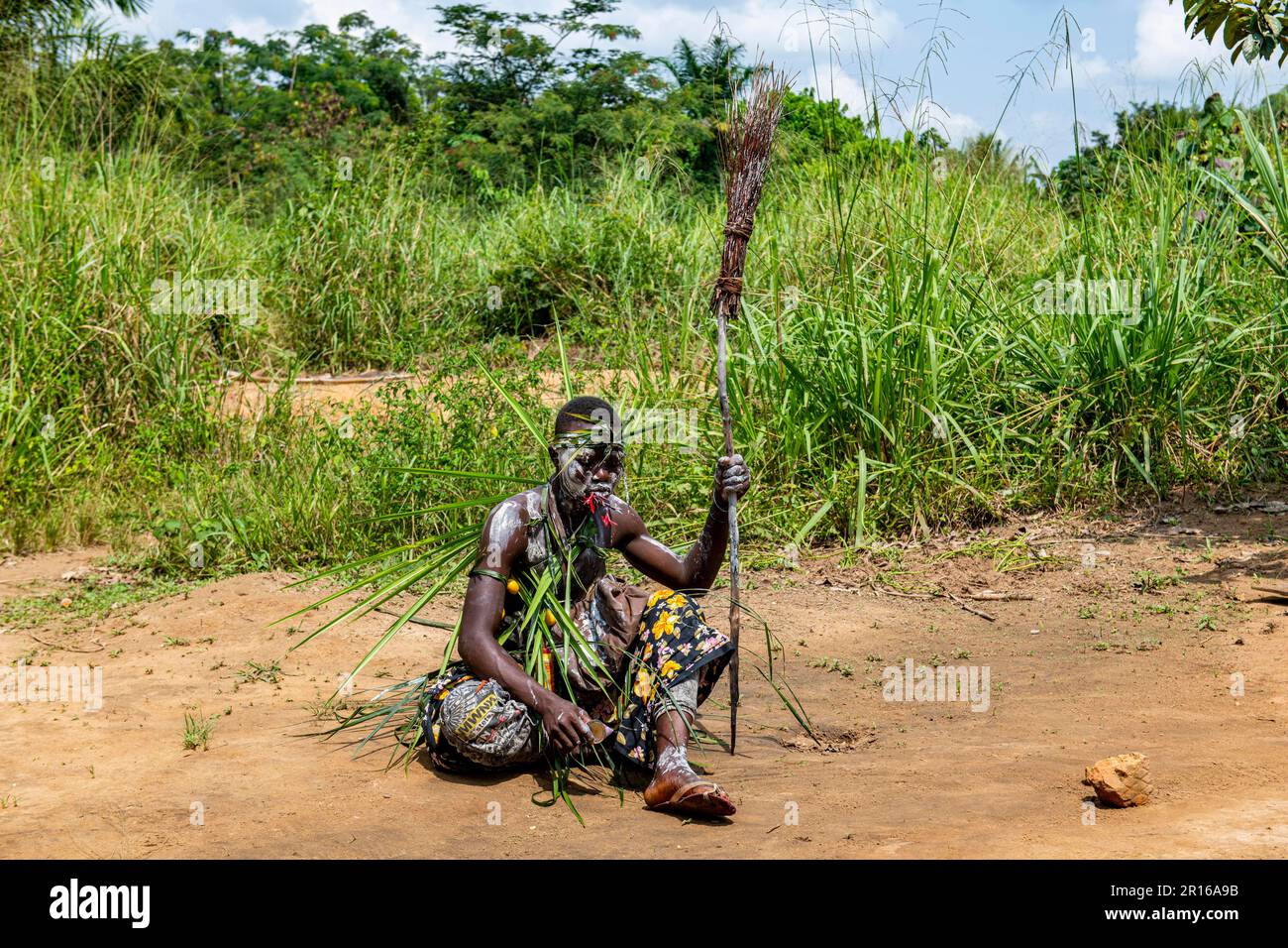 Pygmy warrior, Kisangani, Congo Stock Photo - Alamy