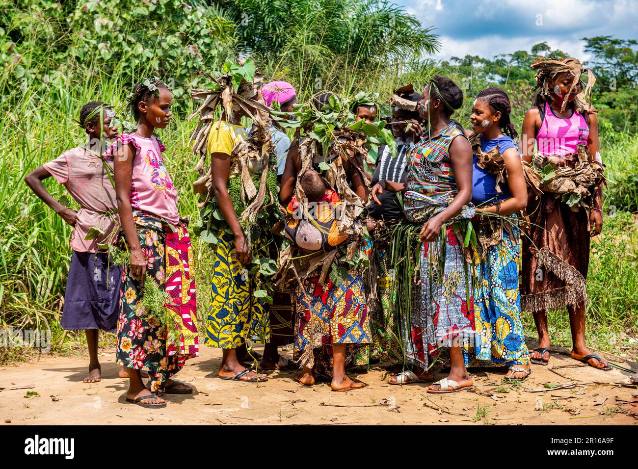 Pygmy tribe hi-res stock photography and images - Alamy