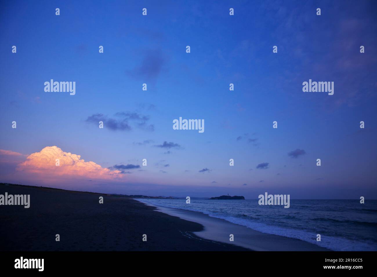Shonan coast colored by the sunset and Enoshima Stock Photo - Alamy