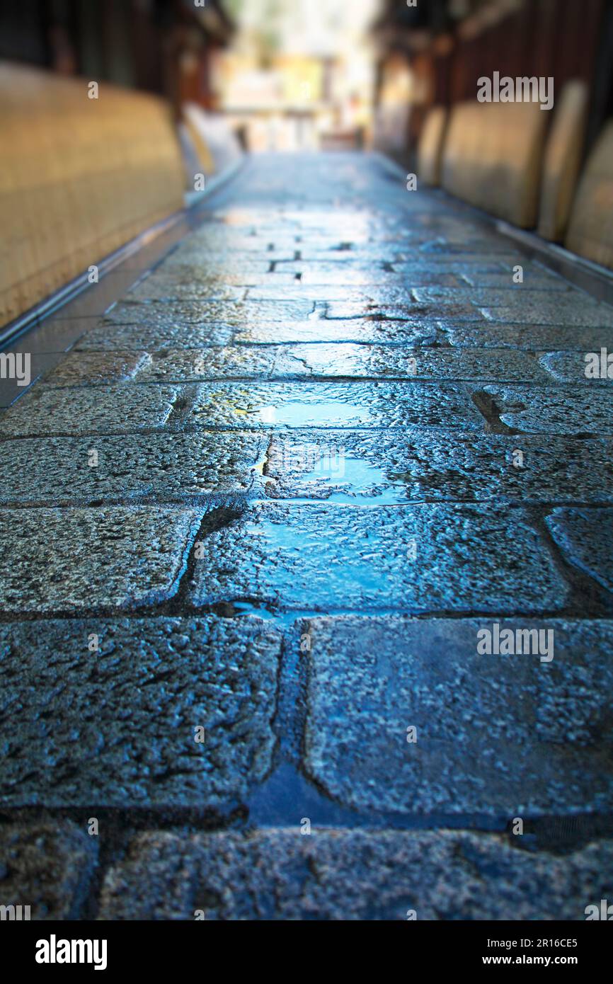 Cobblestone alleys and streets of Kyoto Gion Shirakawa Stock Photo - Alamy