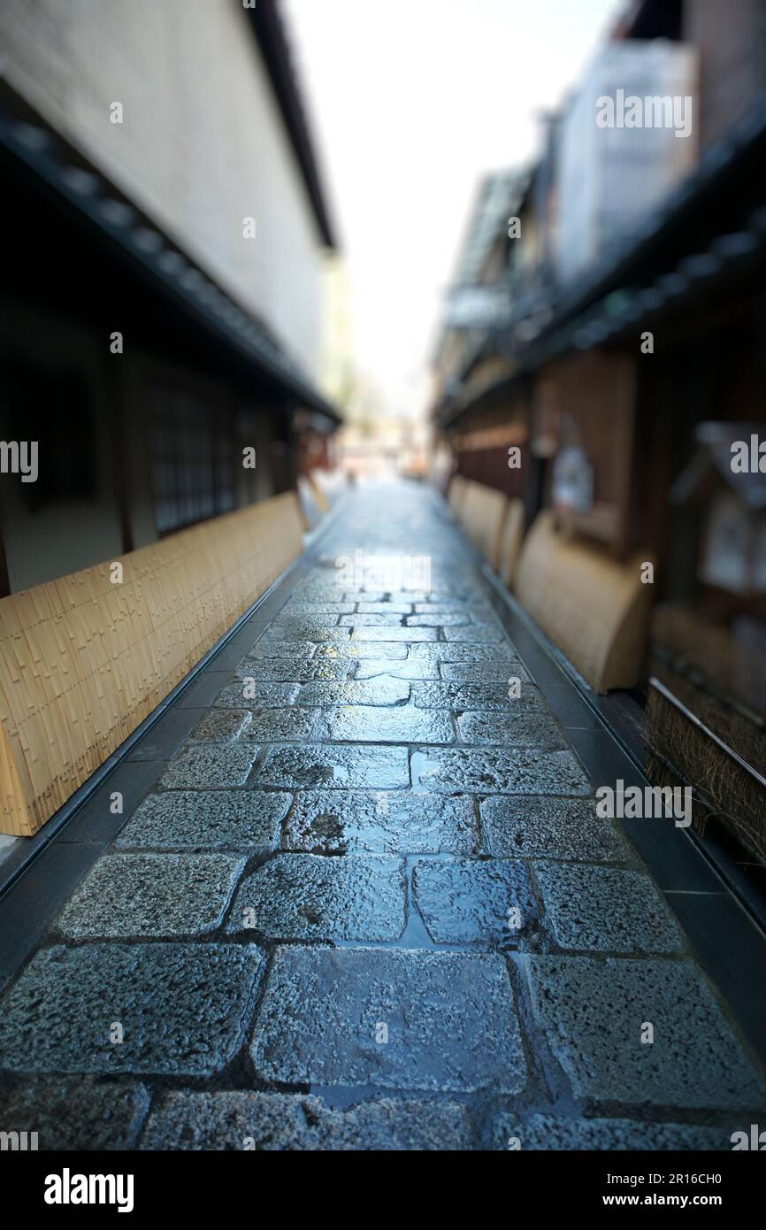 Cobblestone alleys and streets of Kyoto Gion Shirakawa Stock Photo - Alamy