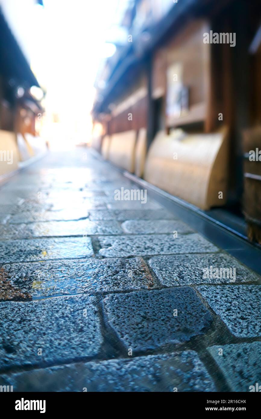 Cobblestone alleys and streets of Kyoto Gion Shirakawa Stock Photo - Alamy
