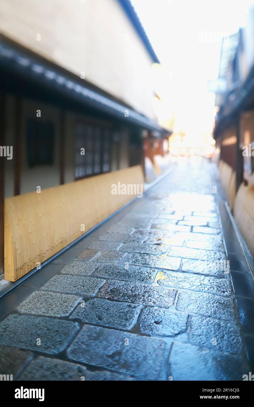 Cobblestone alleys and streets of Kyoto Gion Shirakawa Stock Photo - Alamy