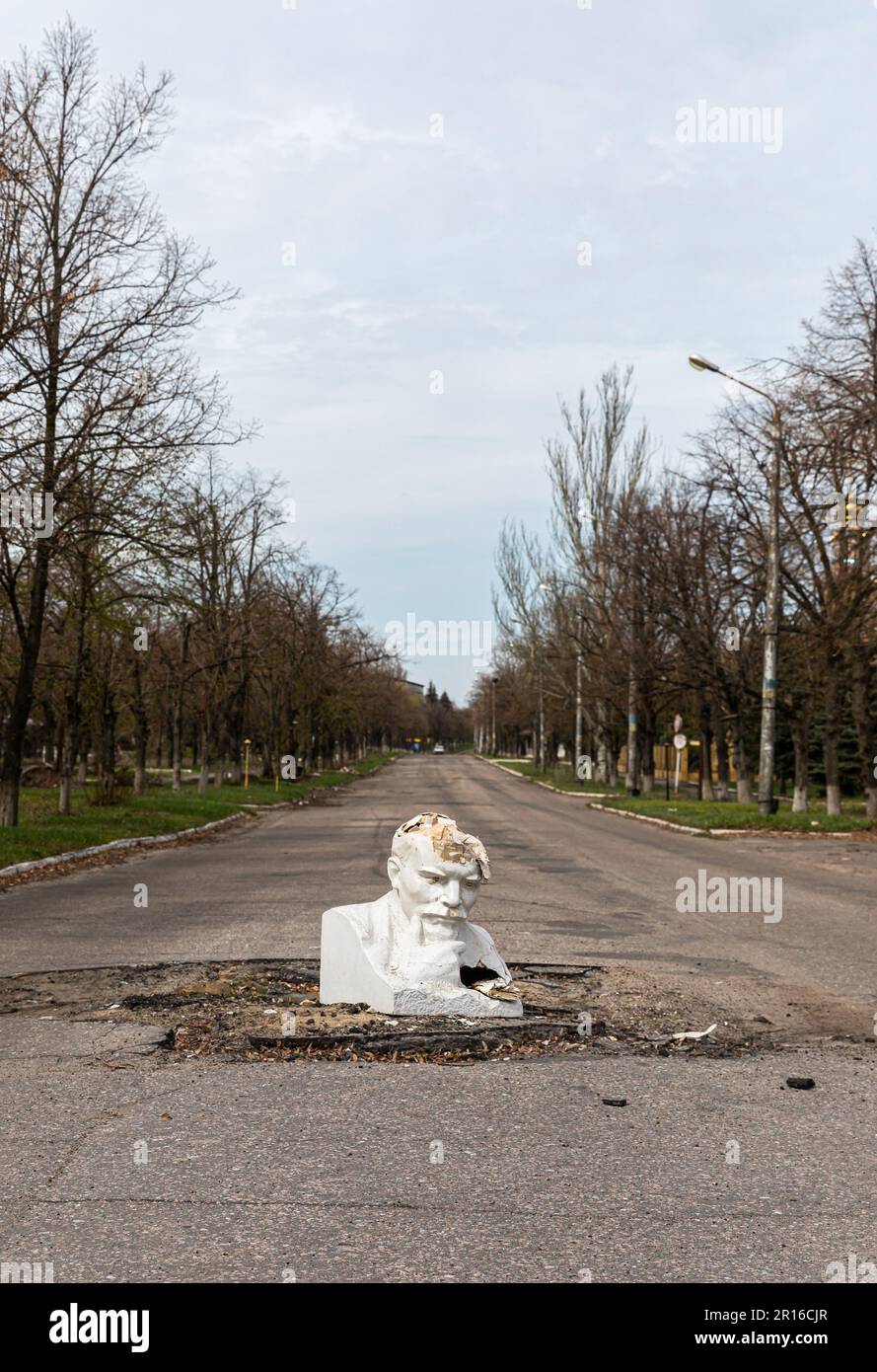 Lyman, Ukraine. 11th Apr, 2023. A broken monument to the leader of the ...