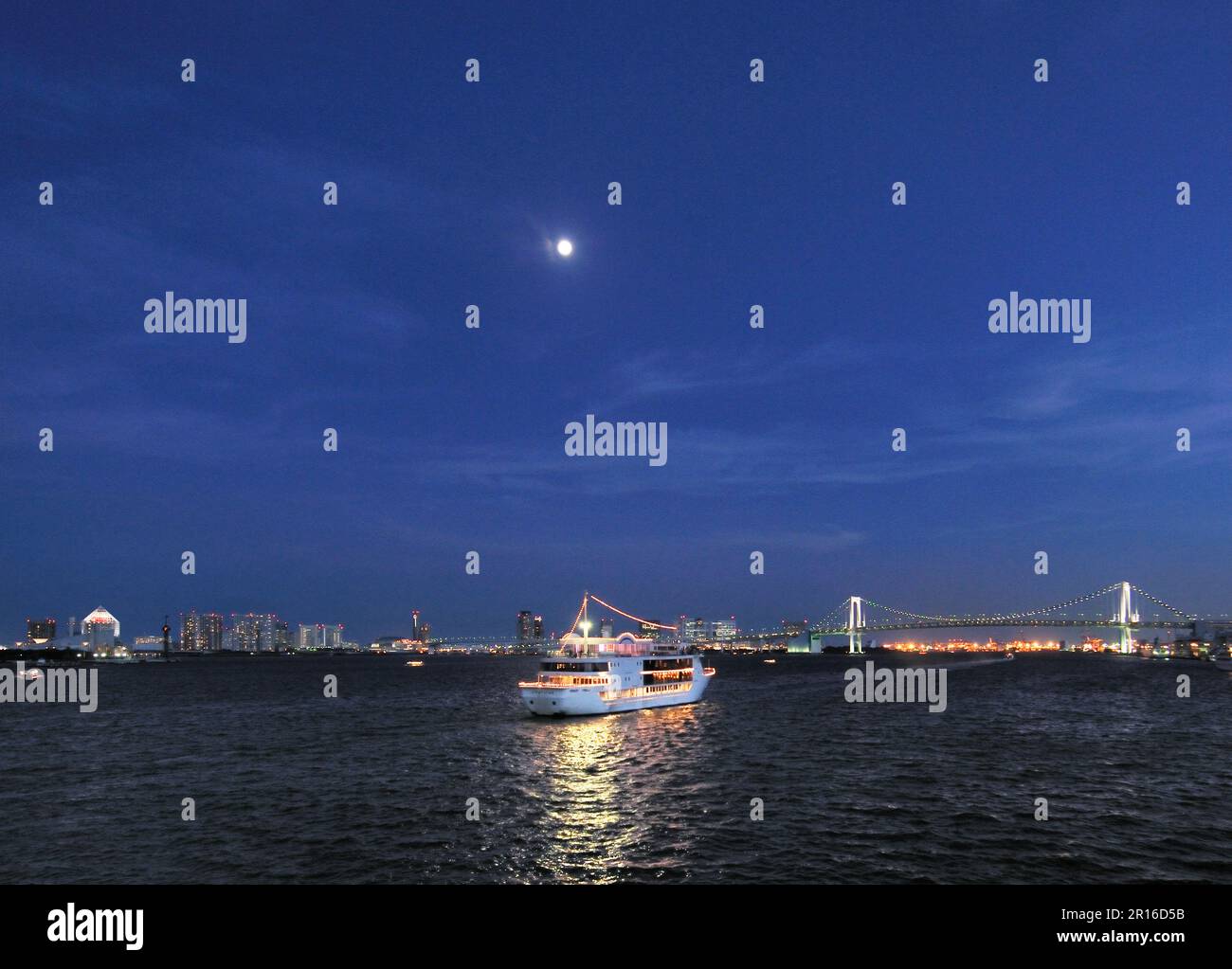 Full moon at Tokyo harbor and tourists boat Stock Photo - Alamy