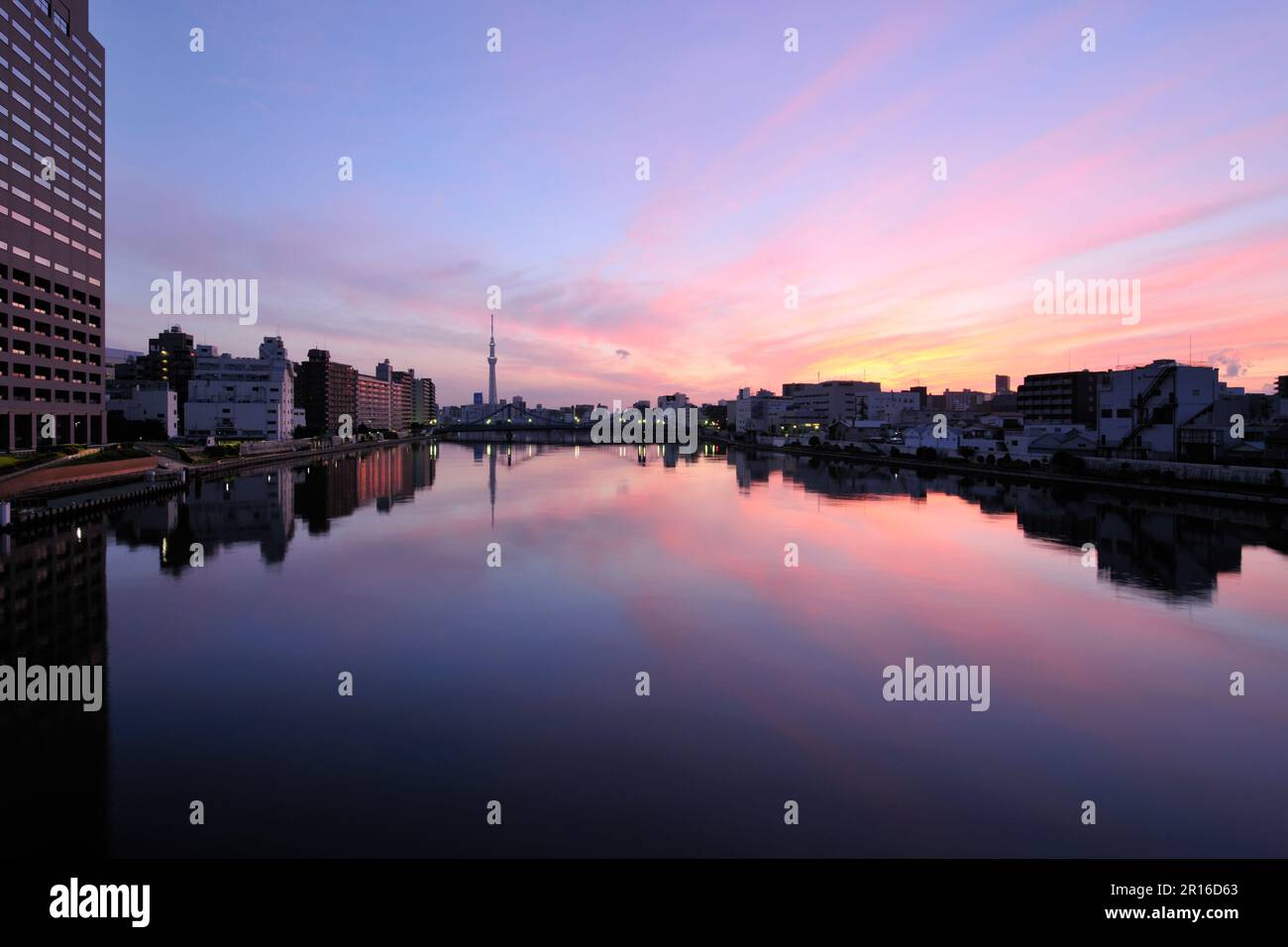 Morning glow of Sumida river, Kiyosu bridge and Tokyo sky tree Stock ...
