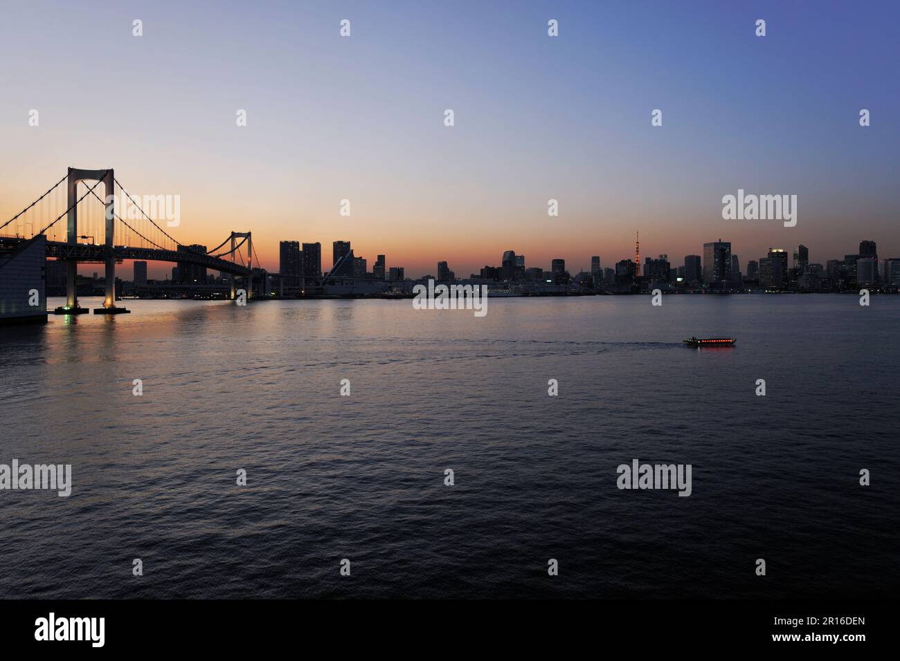 Tokyo Port of the sunset and Rainbow Bridge Stock Photo - Alamy
