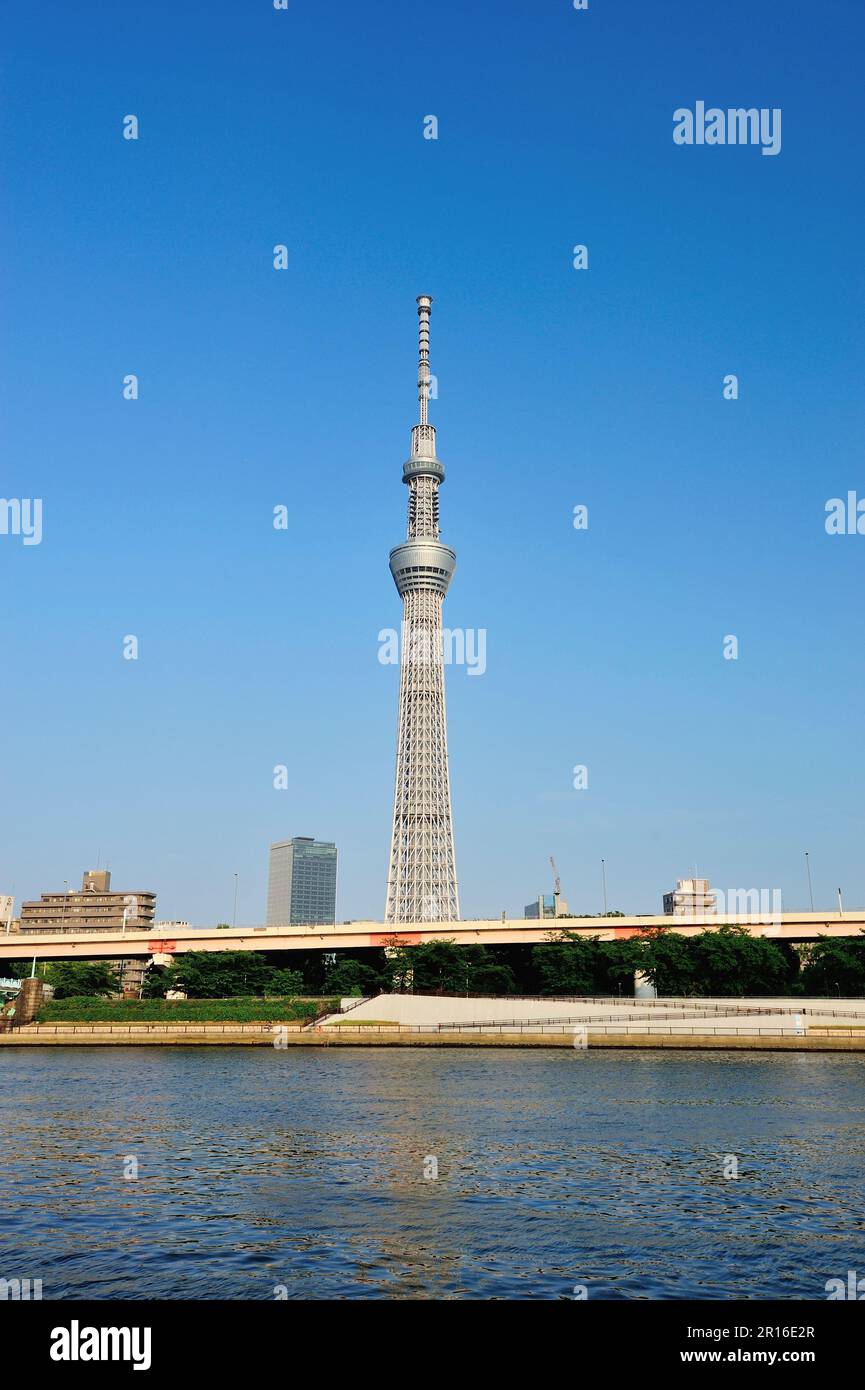 Tokyo skytree tower sumida river hi-res stock photography and images ...