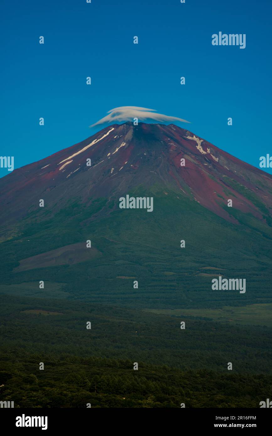 Cap cloud mount fuji hi-res stock photography and images - Alamy
