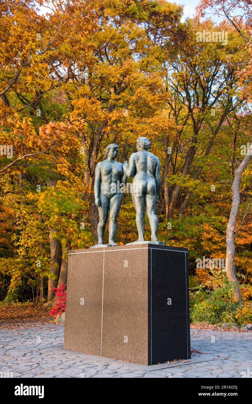 Fall colors and a statue of a young woman Stock Photo - Alamy