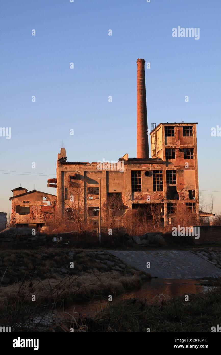 Old industrial architecture hi-res stock photography and images - Alamy