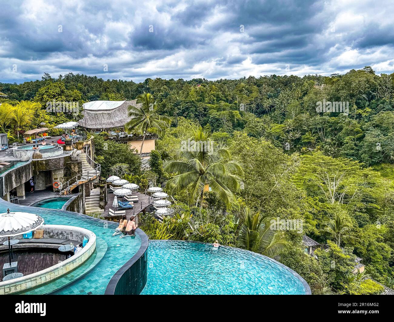 Jungle pool and bar overlooking rice terraces in Ubud, Bali, Indonesia ...