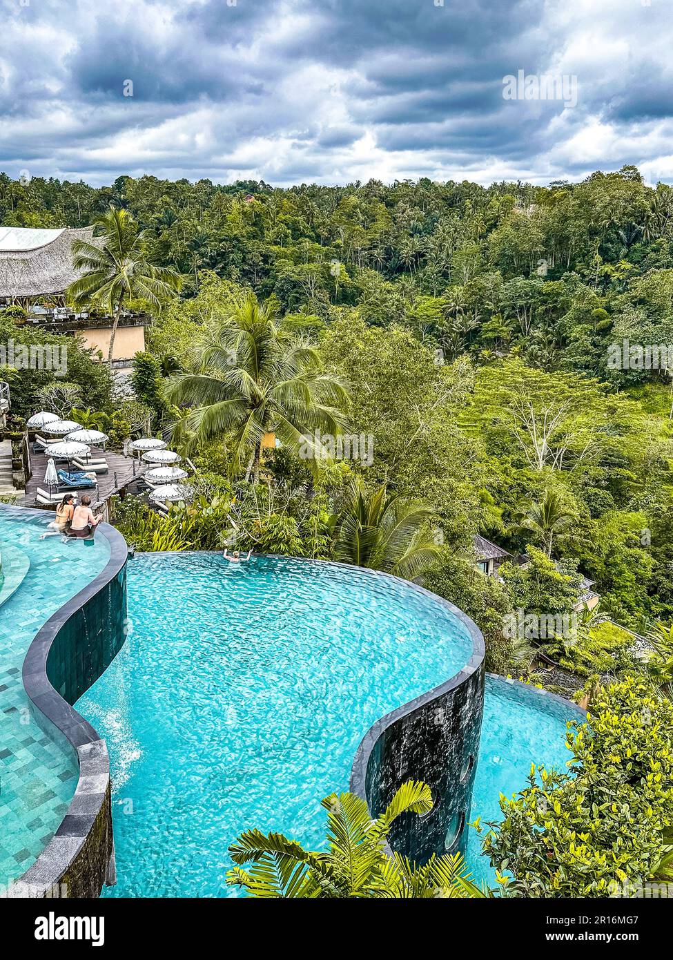 Jungle pool and bar overlooking rice terraces in Ubud, Bali, Indonesia ...
