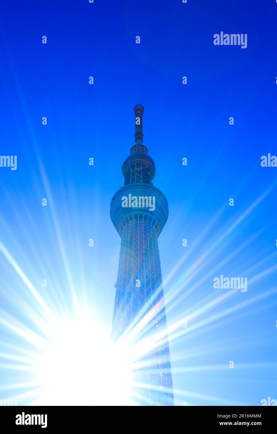 Glow of the sun and Tokyo Sky Tree Stock Photo - Alamy