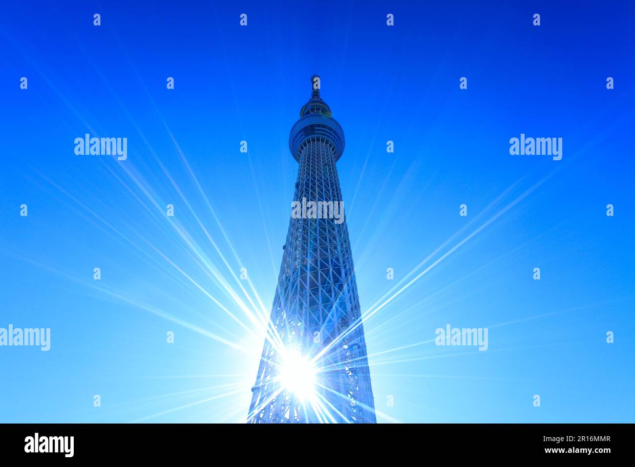 Glow of the sun and Tokyo Sky Tree Stock Photo - Alamy