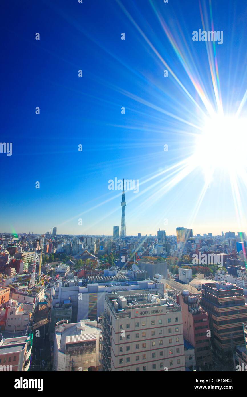 Glow of the sun and the Senso-ji Temple and Tokyo Sky Tree Stock Photo ...