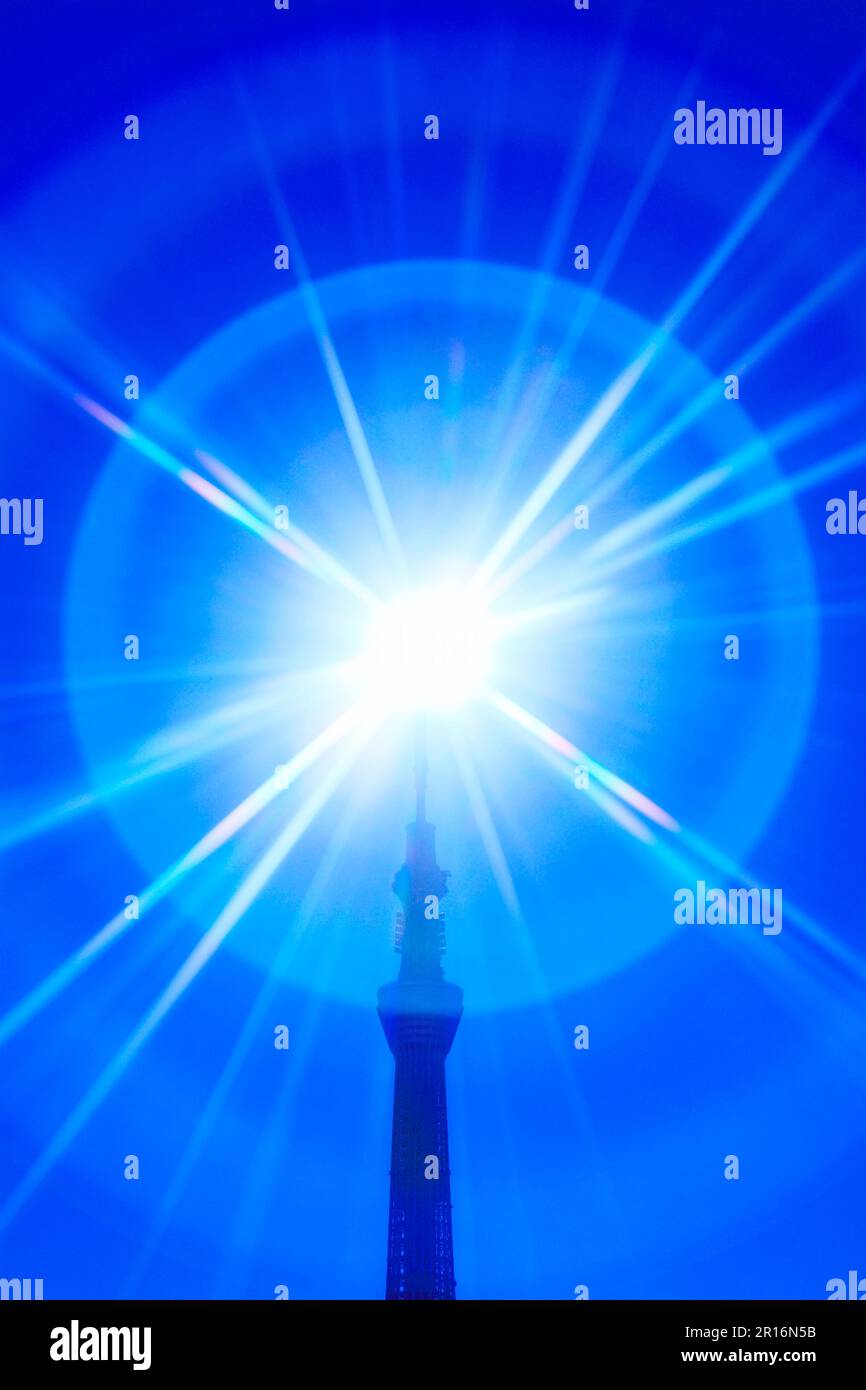 Glow of the sun and Tokyo Sky Tree Stock Photo - Alamy