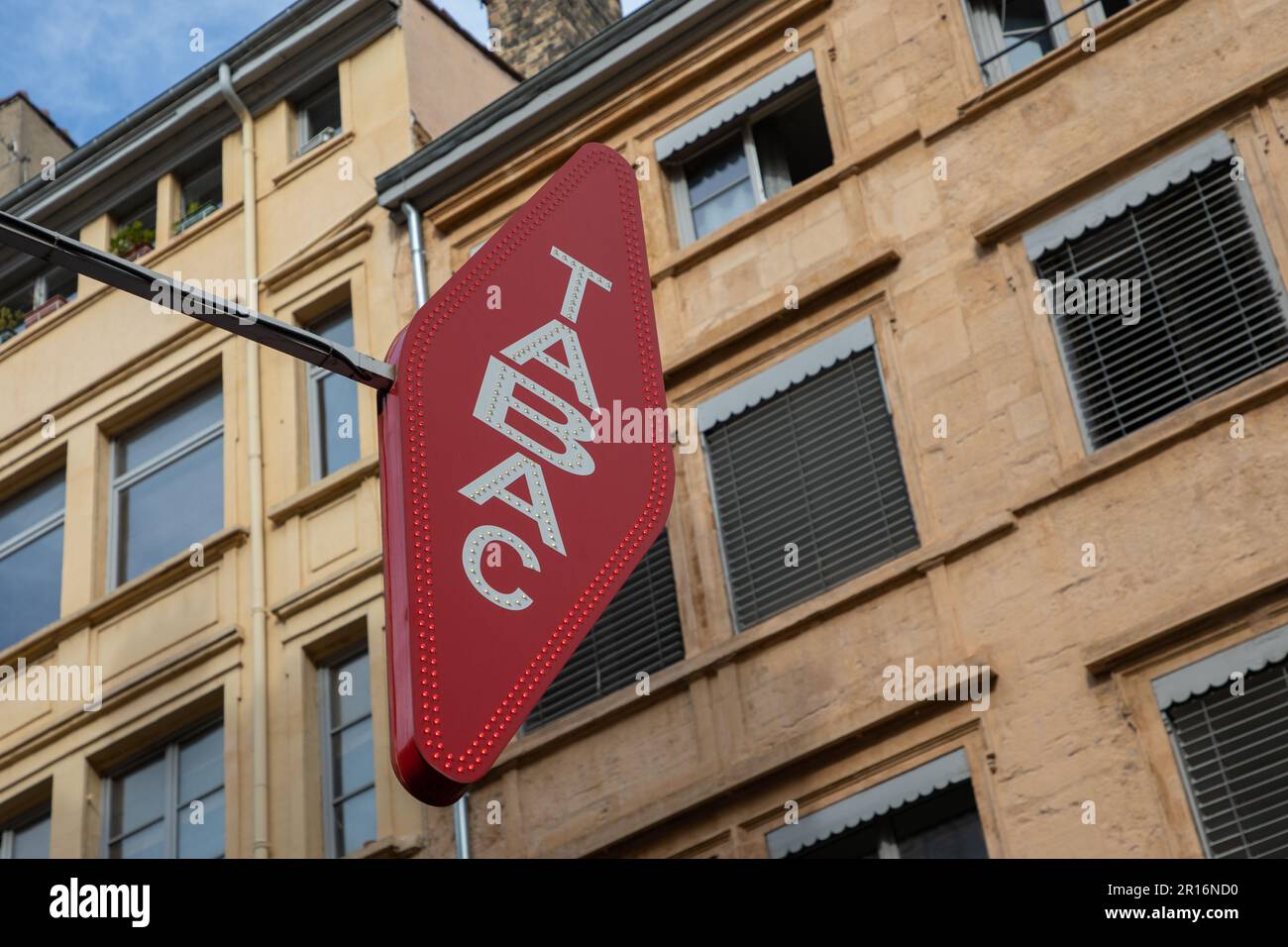 Tobacco storefront hi-res stock photography and images - Alamy