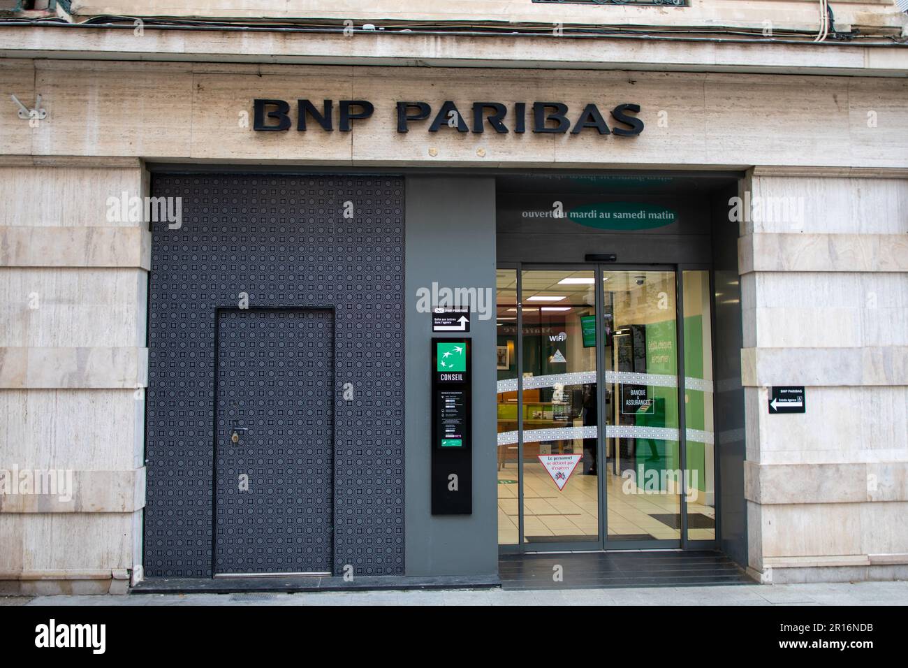 Bordeaux , Aquitaine France - 05 09 2023 : bnp paribas logo brand and ...