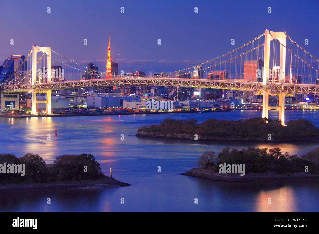 Tokyo Tower and Rainbow Bridge at night Stock Photo - Alamy