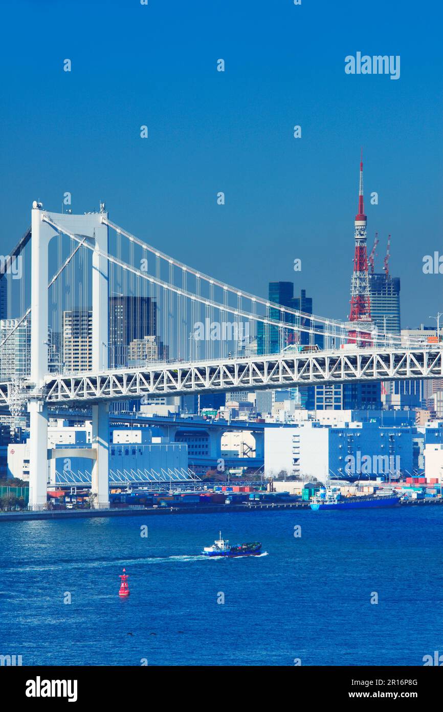Ship and Tokyo Tower and Rainbow Bridge Stock Photo - Alamy
