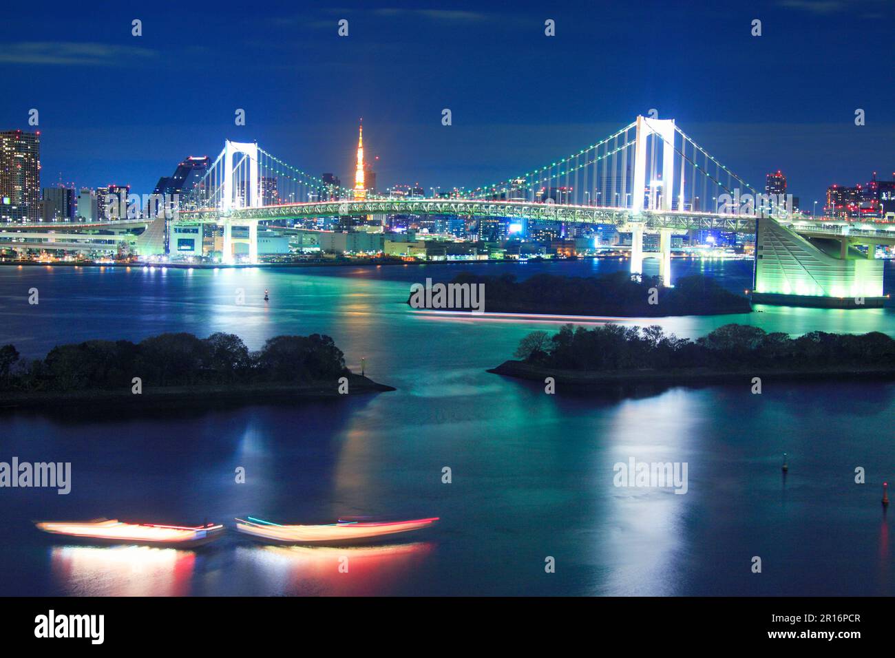 Houseboat and Tokyo Tower and Rainbow Bridge at night Stock Photo - Alamy