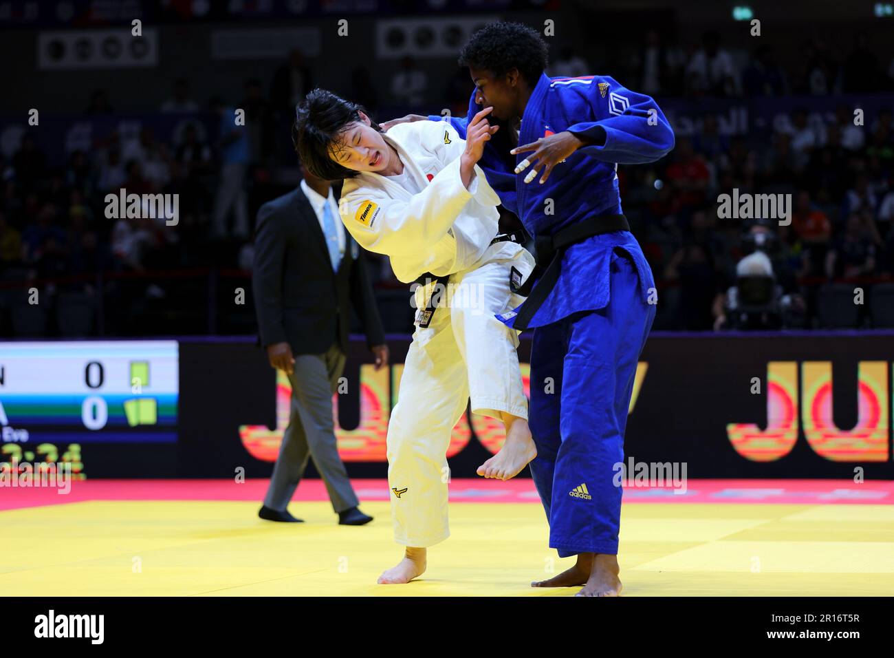 Ali Bin Hamad Al Attiyah Arena, Doha, Qatar. 11th May, 2023. (L-R) Saki Niizoe (JPN), Marie Eve ...